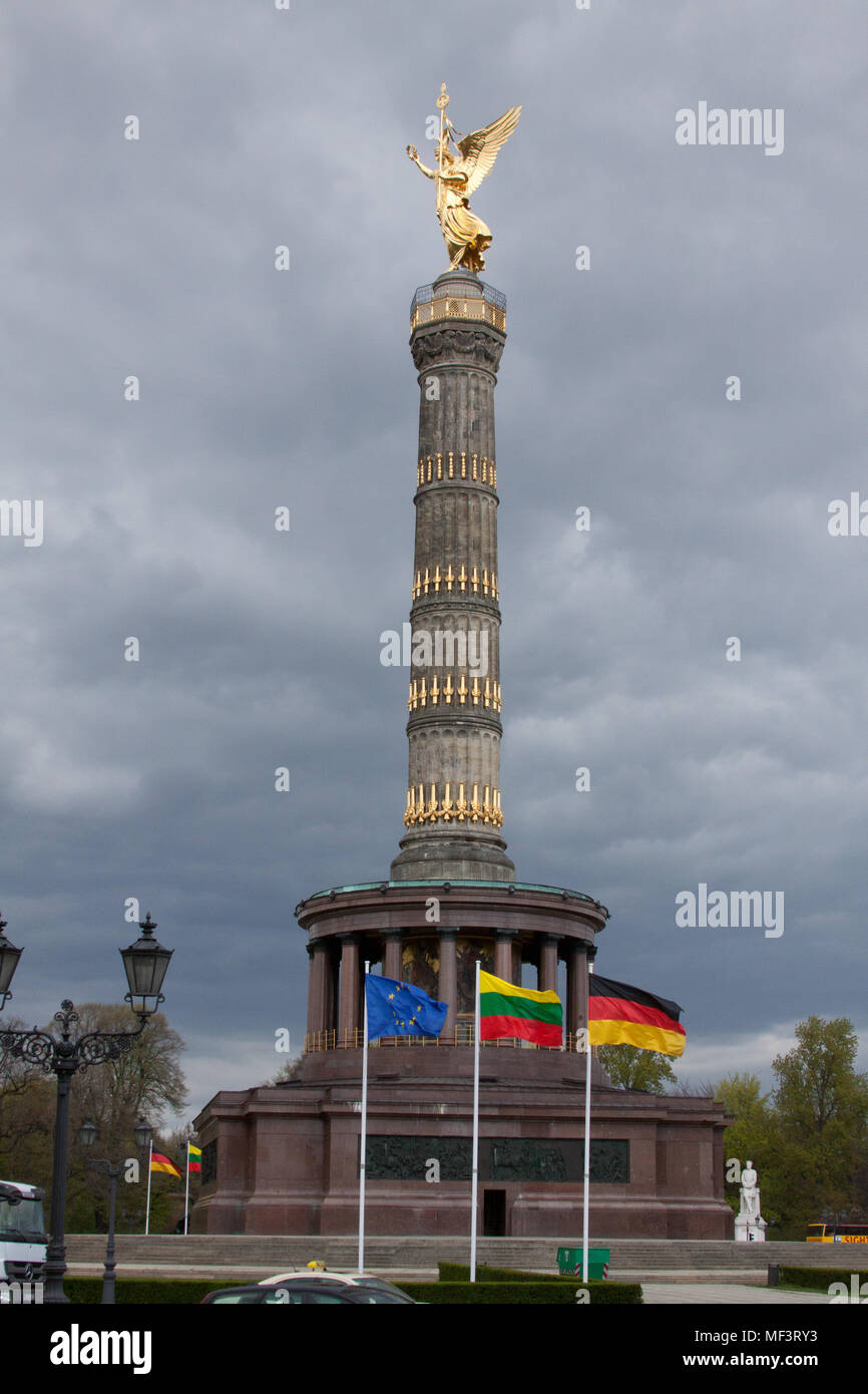 Statue cladding hi-res stock photography and images - Alamy