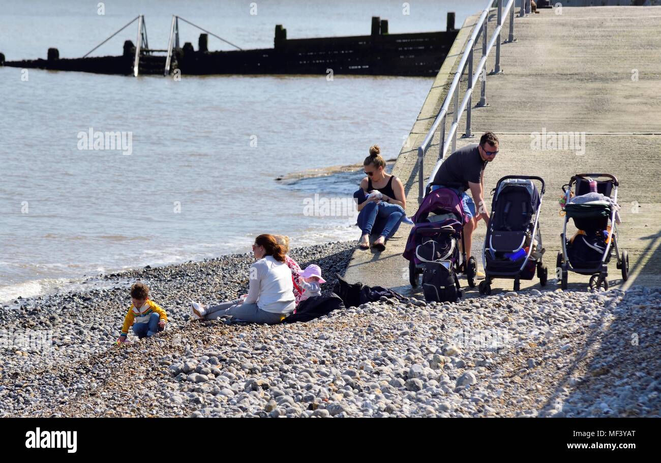 Norfolk beach family hi-res stock photography and images - Alamy