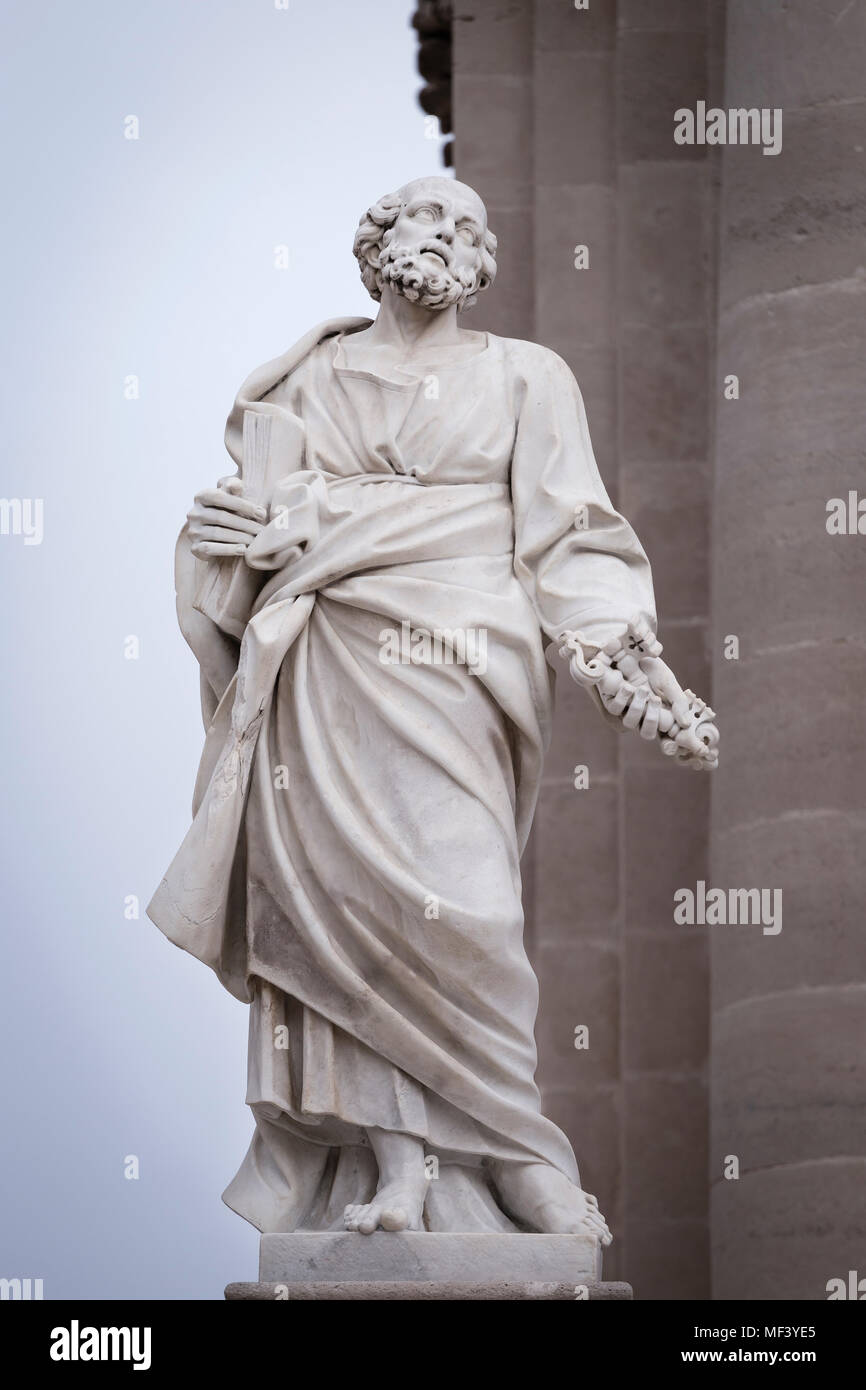 Statue of St. Peter (San Pietro) in front of the cathedral of Siracusa ...