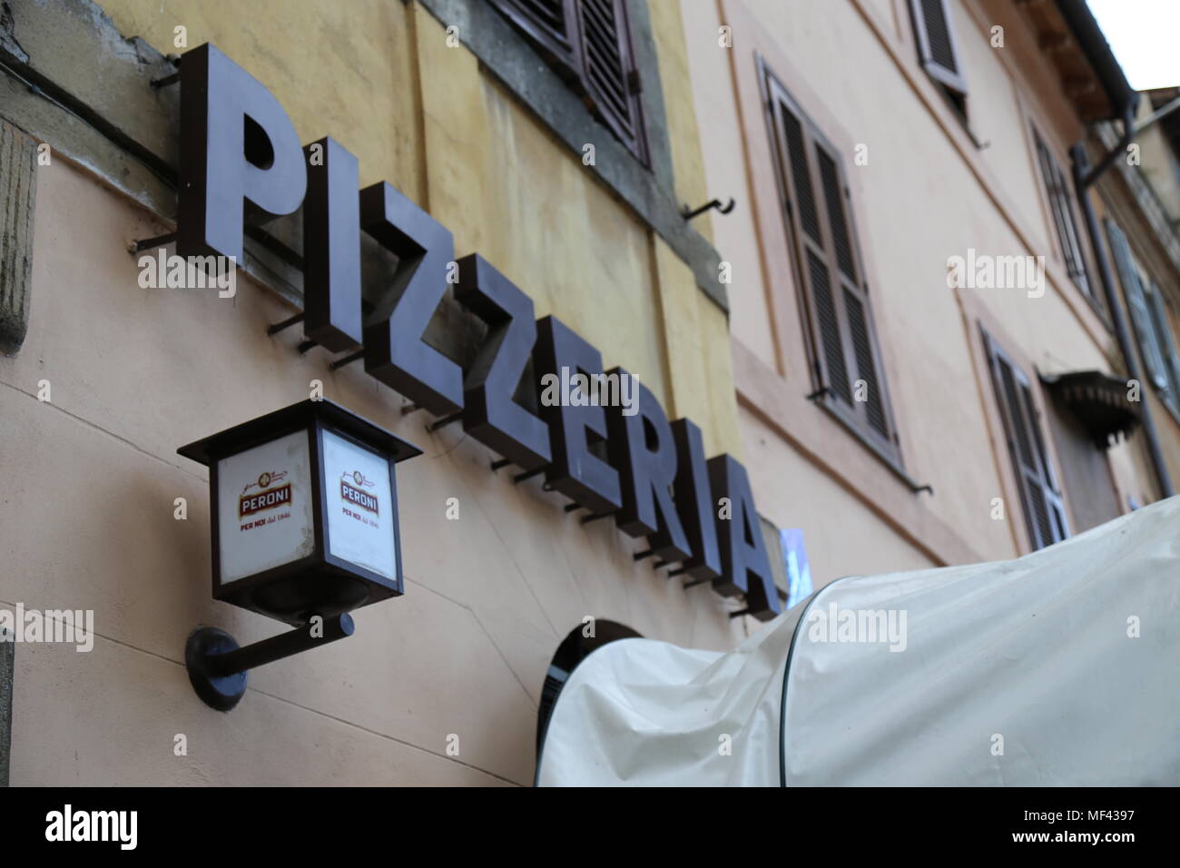 Pizzeria Exterior in Rome, Italy Stock Photo - Alamy