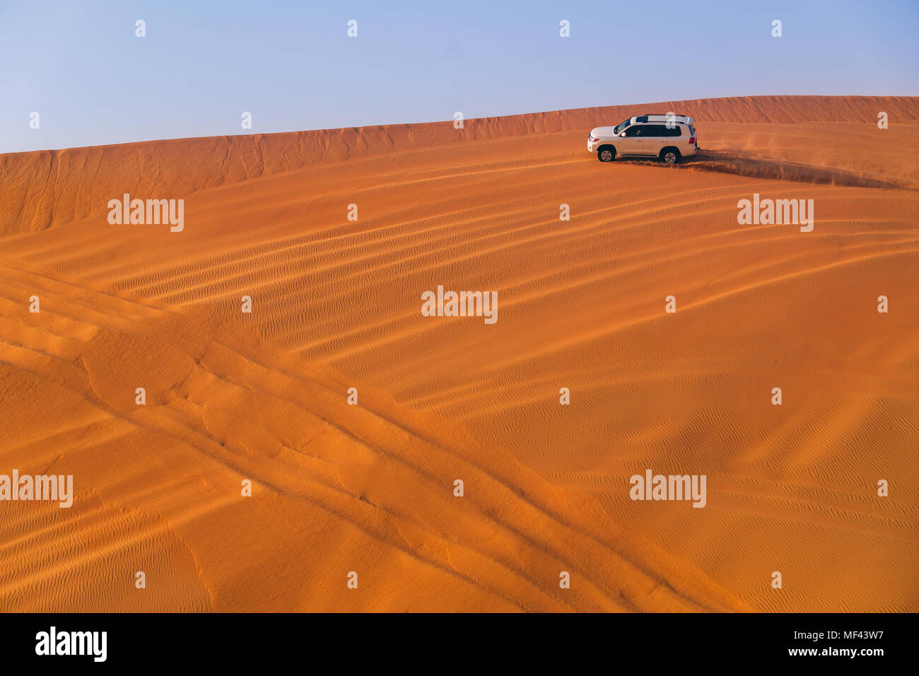 Arabian Desert Dune Bashing Stock Photos & Arabian Desert Dune Bashing ...