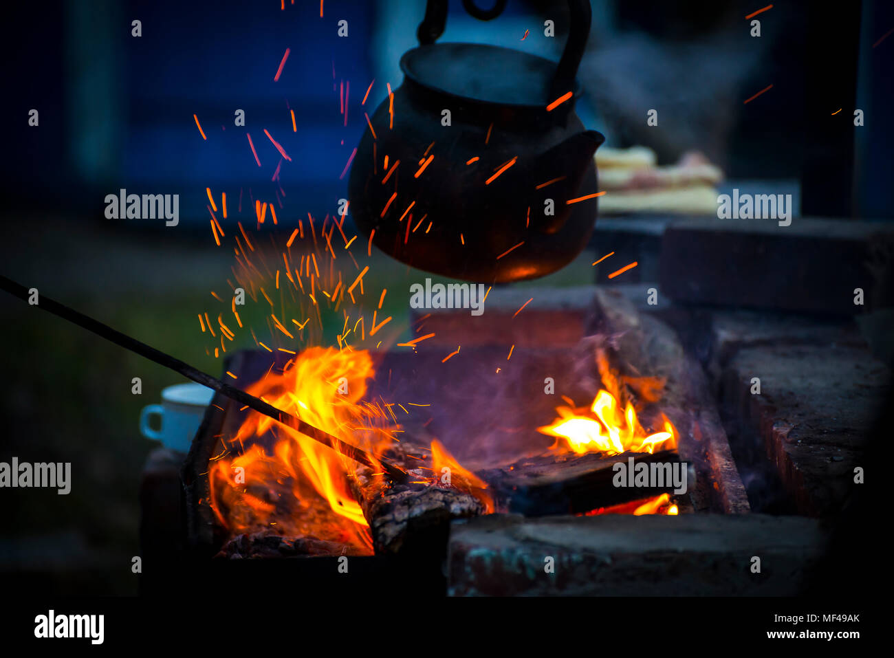 Kettle by the fire hi-res stock photography and images - Alamy