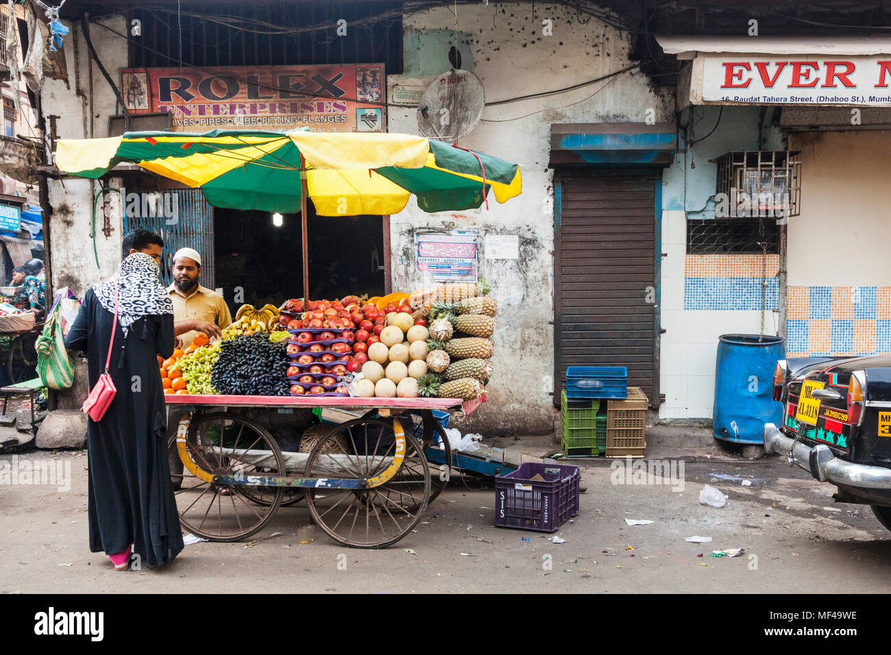 Chor bazaar, Mumbai, India Stock Photo - Alamy