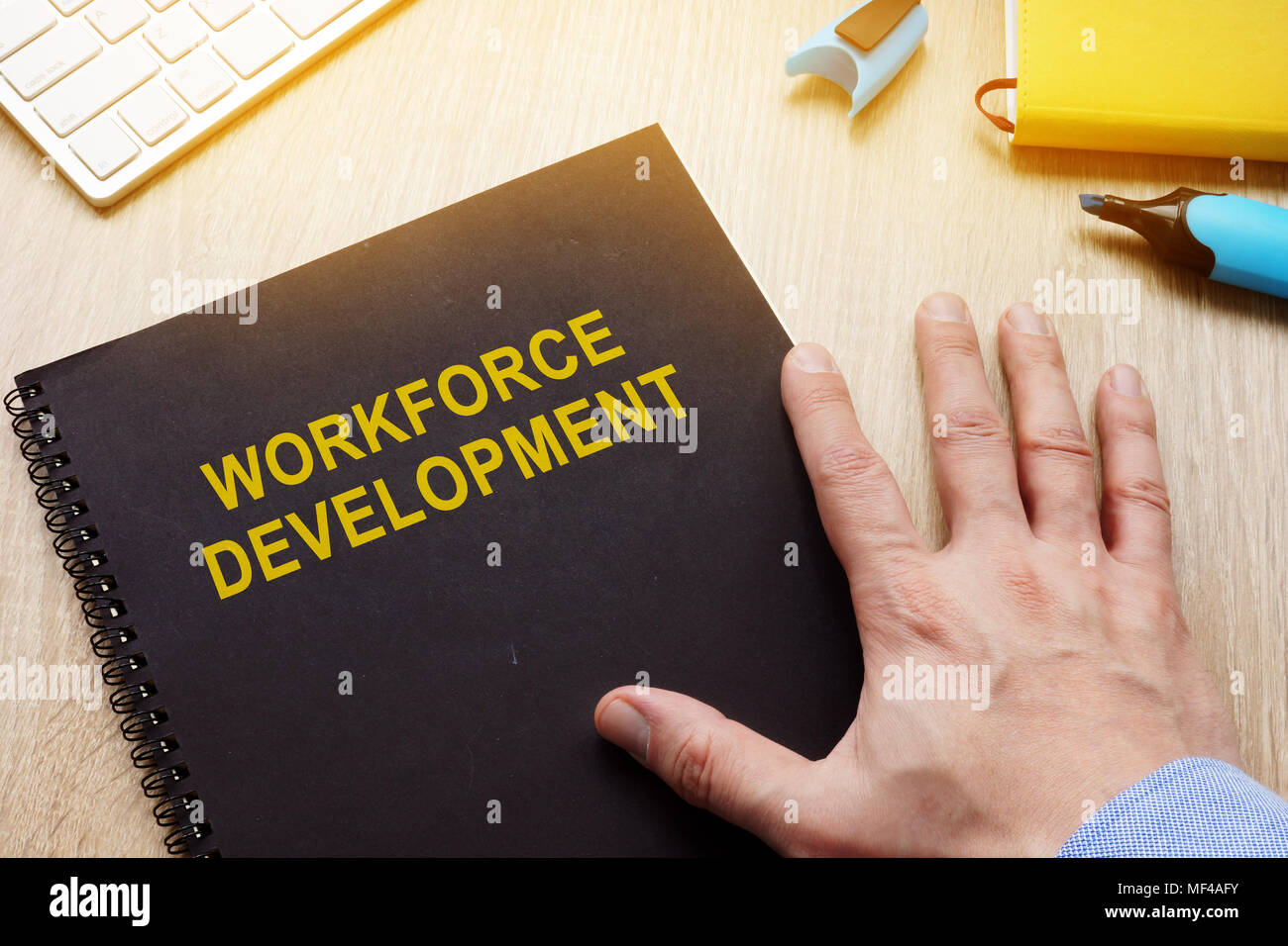 Workforce hi-res stock photography and images - Alamy