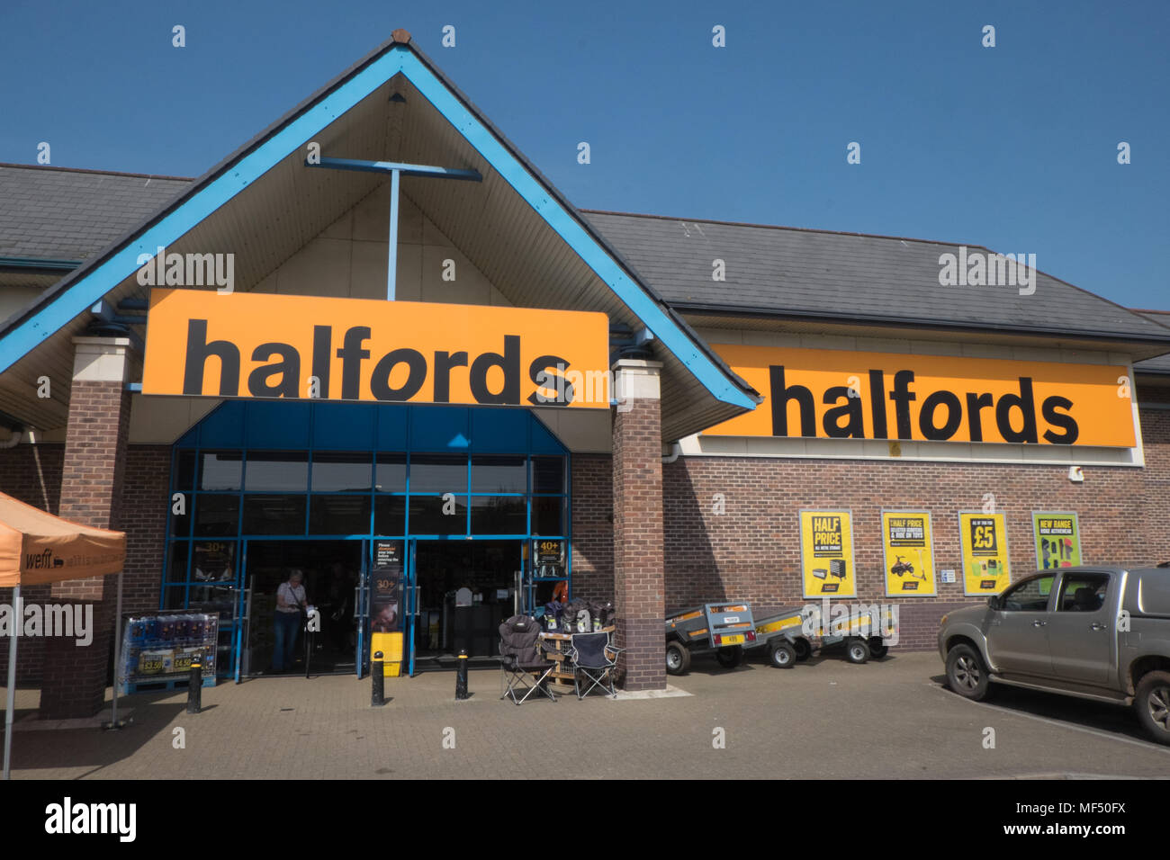 Halfords store uk shop hi-res stock photography and images - Alamy