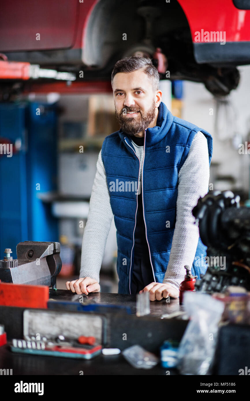 Mechanic occupation hi-res stock photography and images - Alamy