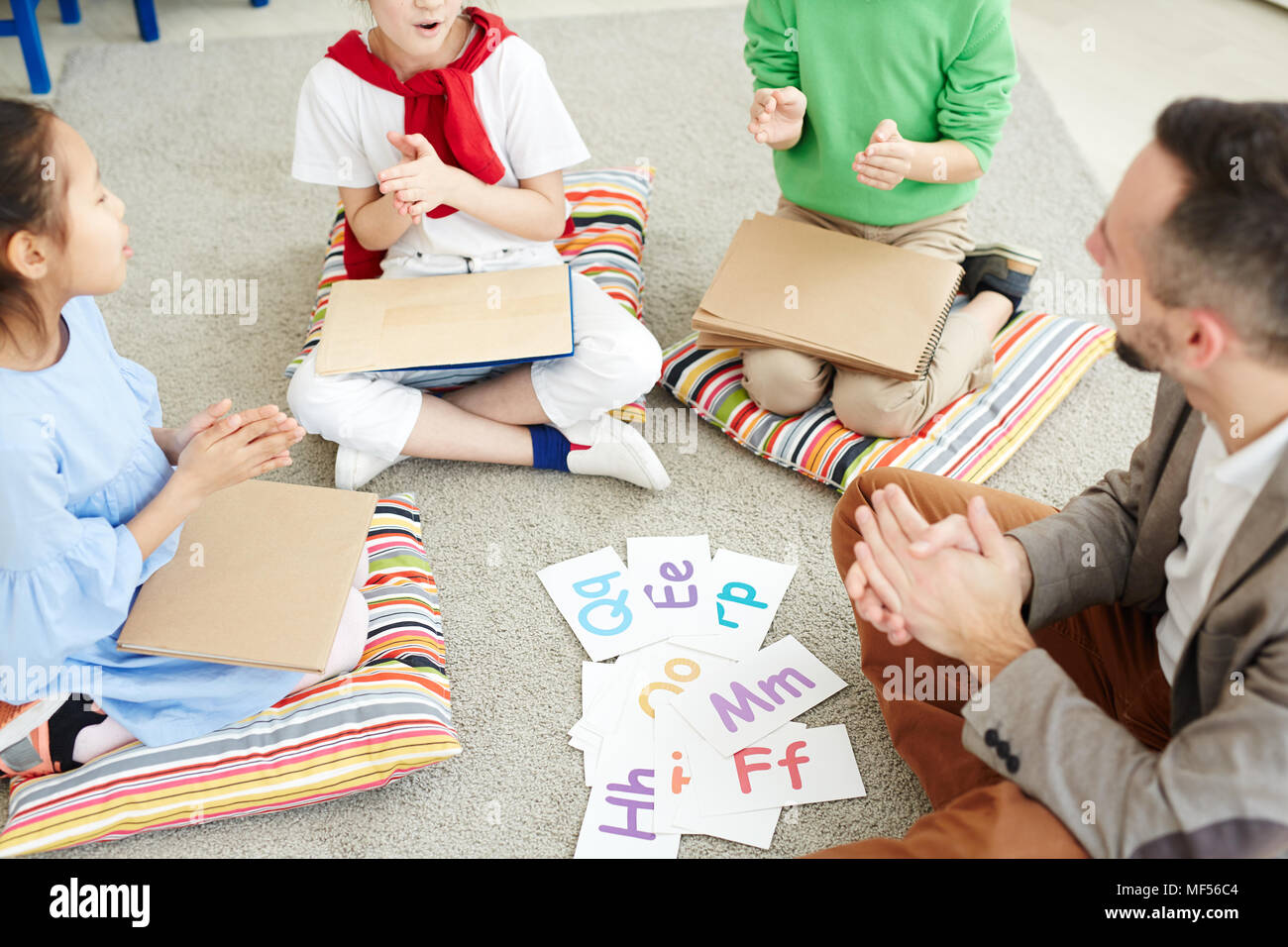 Children sitting on floor classroom hi-res stock photography and images ...