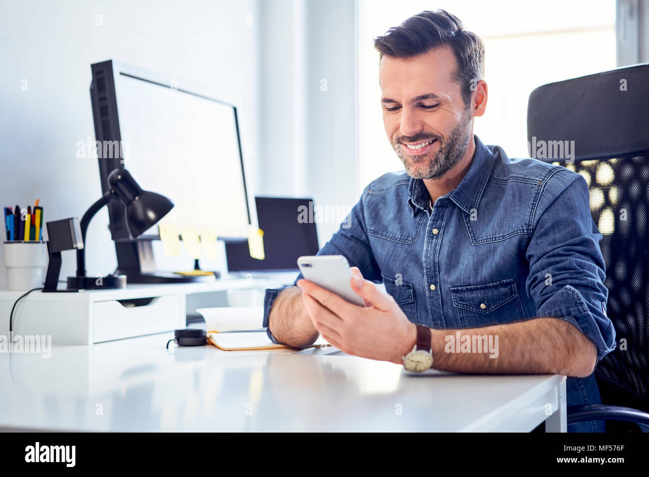 Phone office man hi-res stock photography and images - Alamy