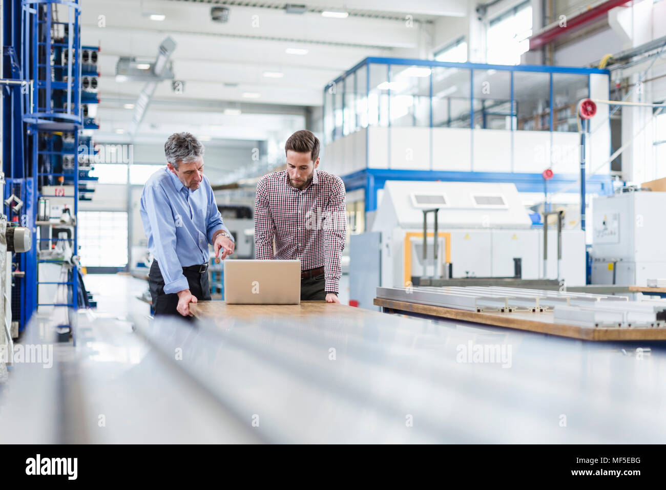 Supervisor production hi-res stock photography and images - Alamy