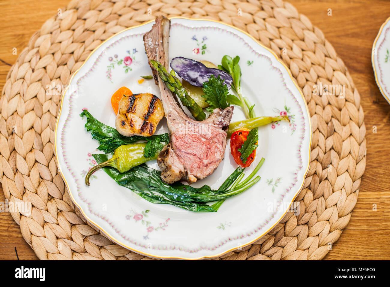 Plate of lamb hi-res stock photography and images - Alamy