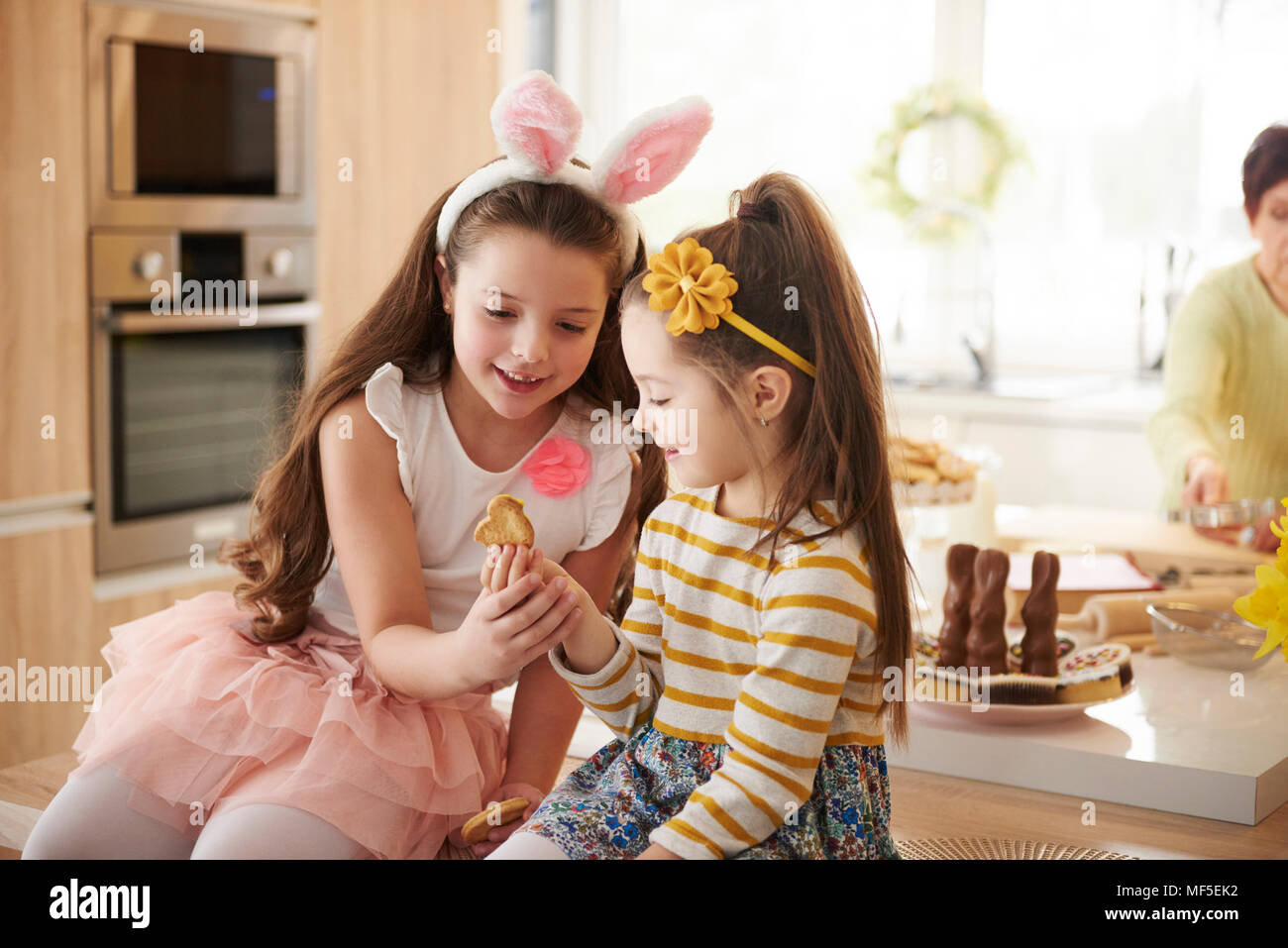 Two girls hi-res stock photography and images - Alamy