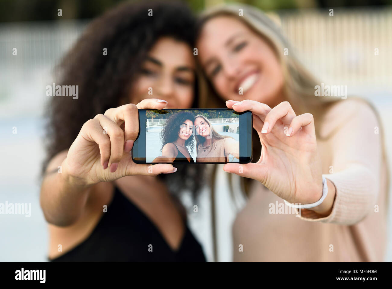 Two best friends taking selfie hi-res stock photography and images - Alamy