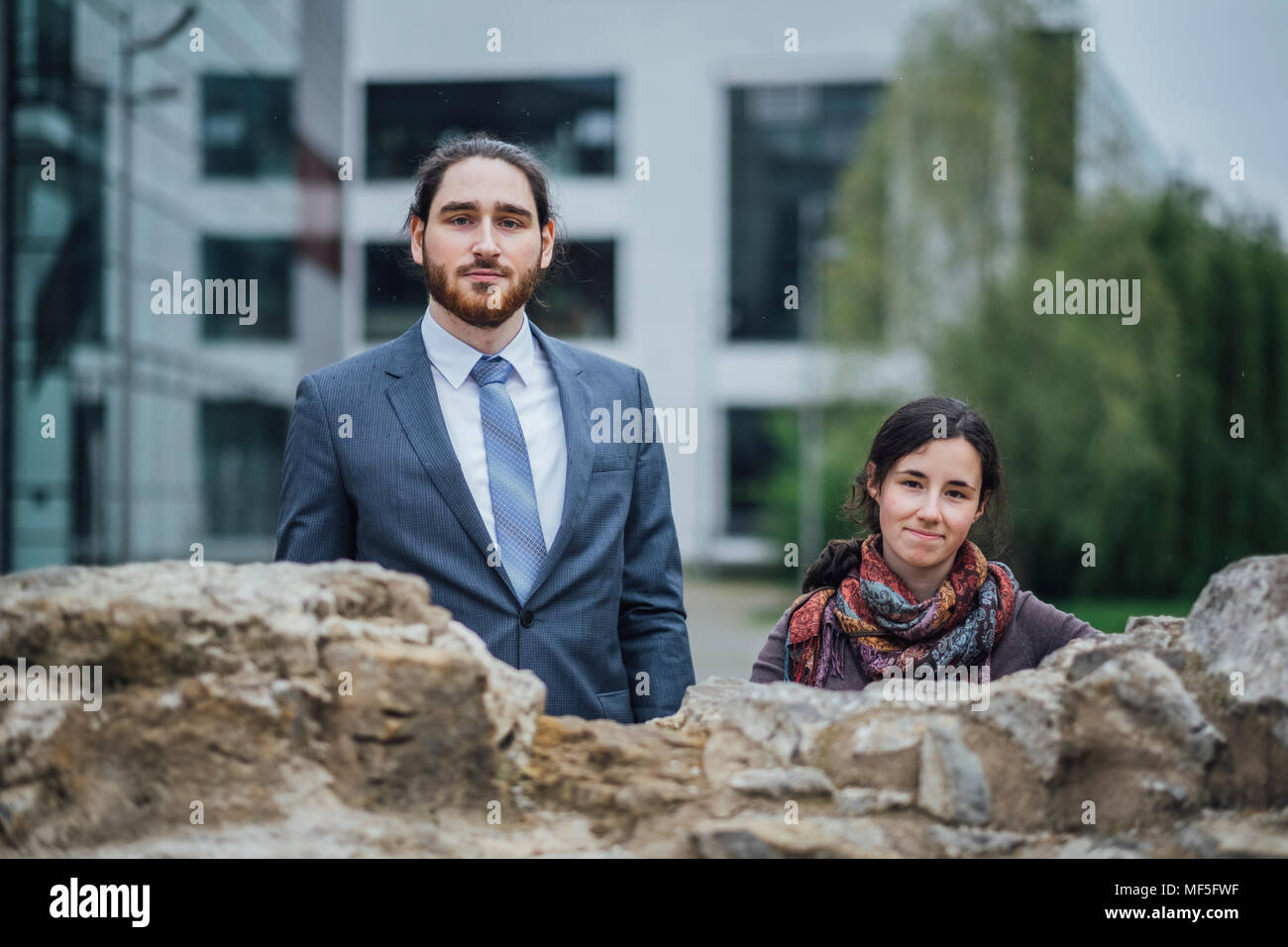 Building behind wall hi-res stock photography and images - Alamy