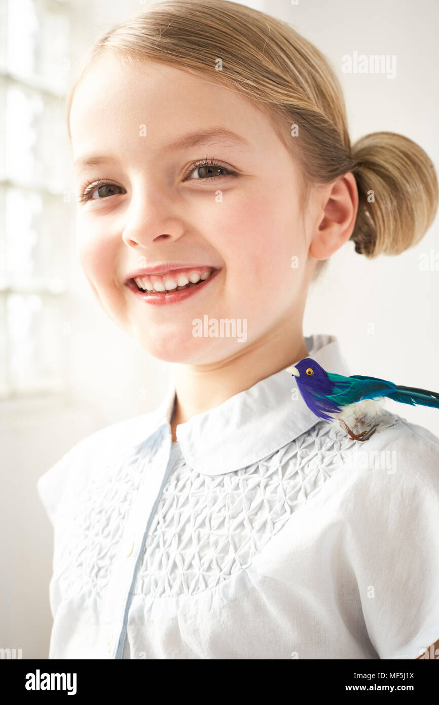 Girl with bird on her head hi-res stock photography and images - Alamy