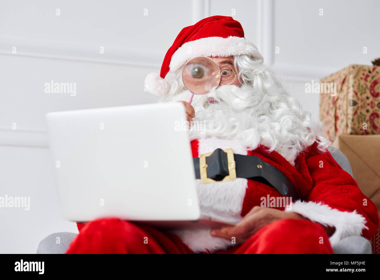 Using laptop icon hi-res stock photography and images - Alamy