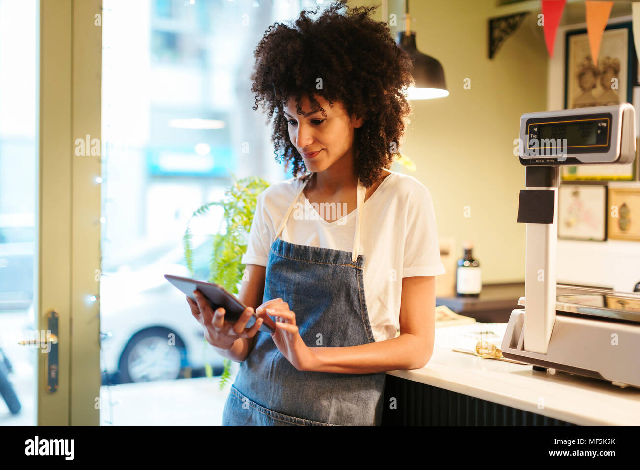 Self service convenience store hi-res stock photography and images - Alamy