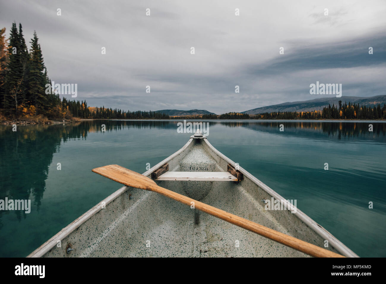 Canada, British Columbia, Boya Lake, Boya Lake Provincial Park, kanu ...