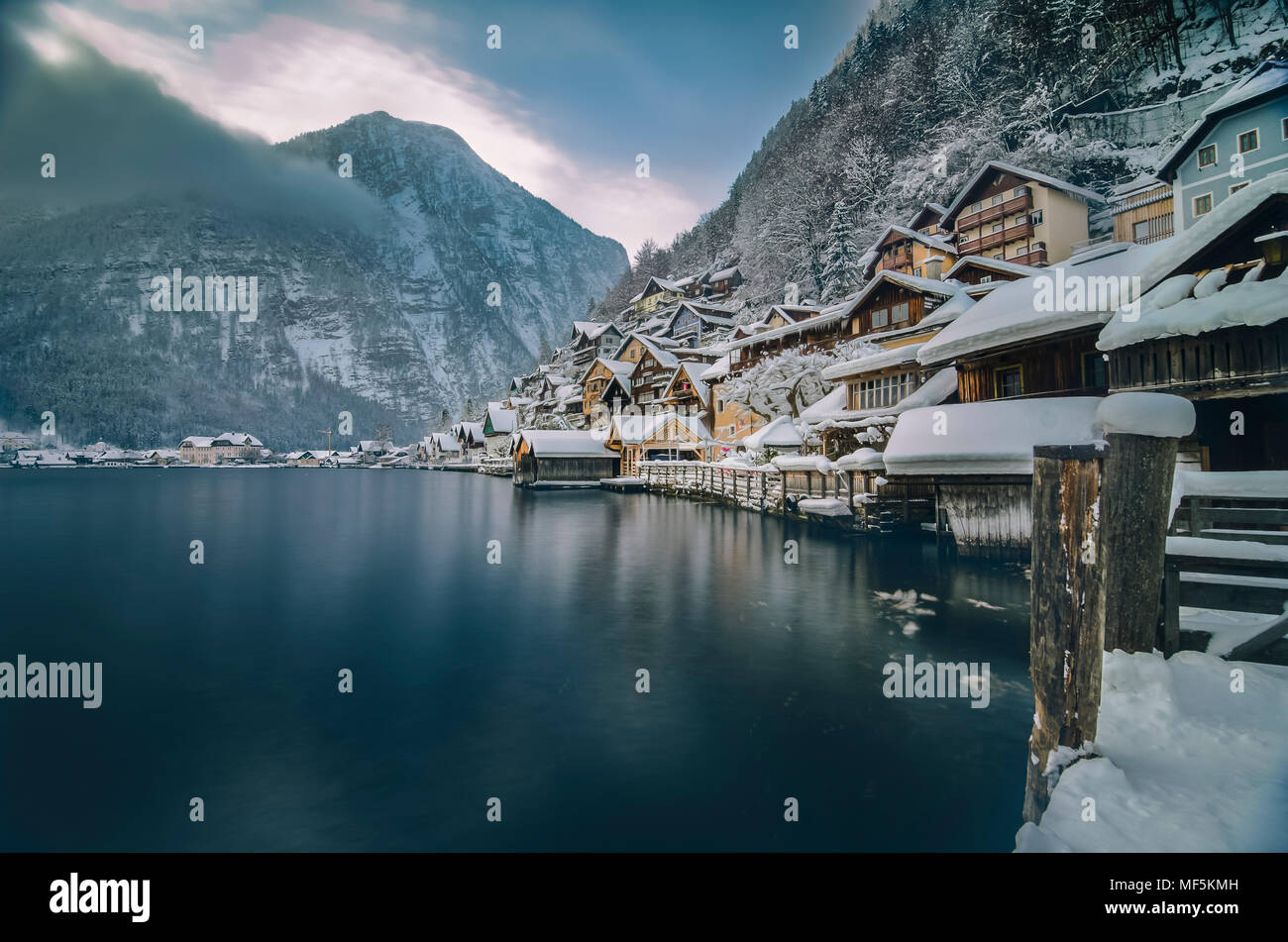 Hallstatt austria winter hi-res stock photography and images - Alamy