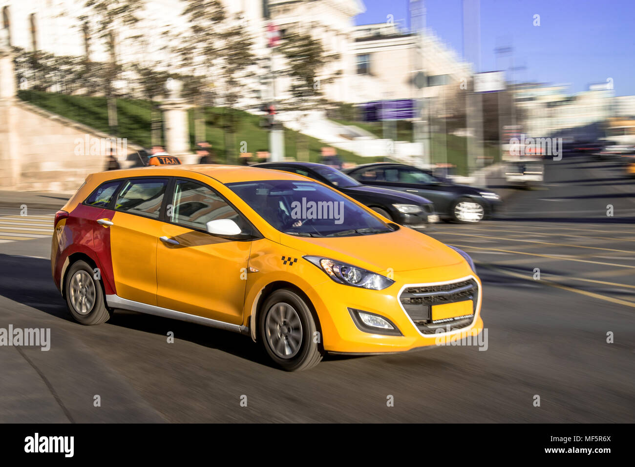 Taxi on city street at night blur hi-res stock photography and images ...