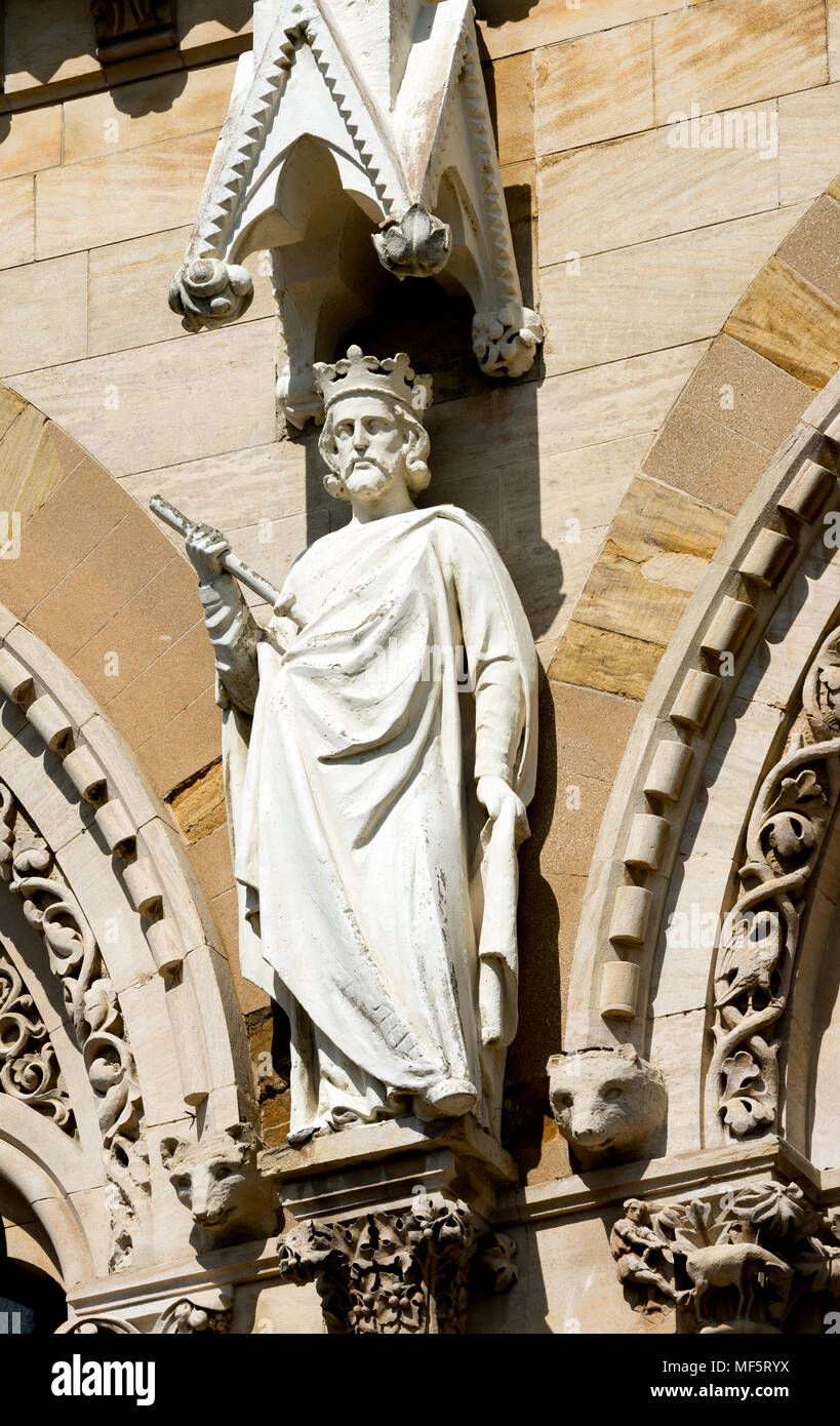 English kings monarchs statues hi-res stock photography and images - Alamy