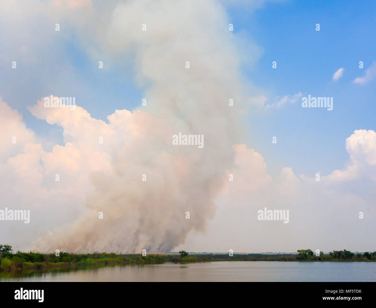 Flare stack burning hi-res stock photography and images - Alamy