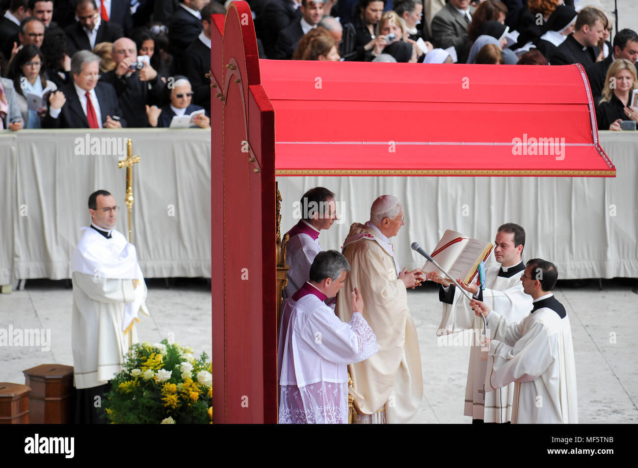 Beatification of Pope John Paul II on St. Peter's Square listed World ...