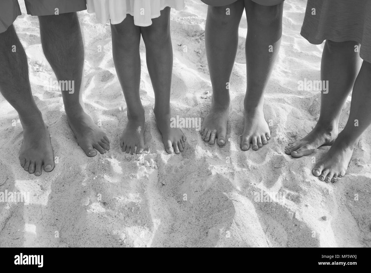 Feet of group of people sand hi-res stock photography and images - Alamy
