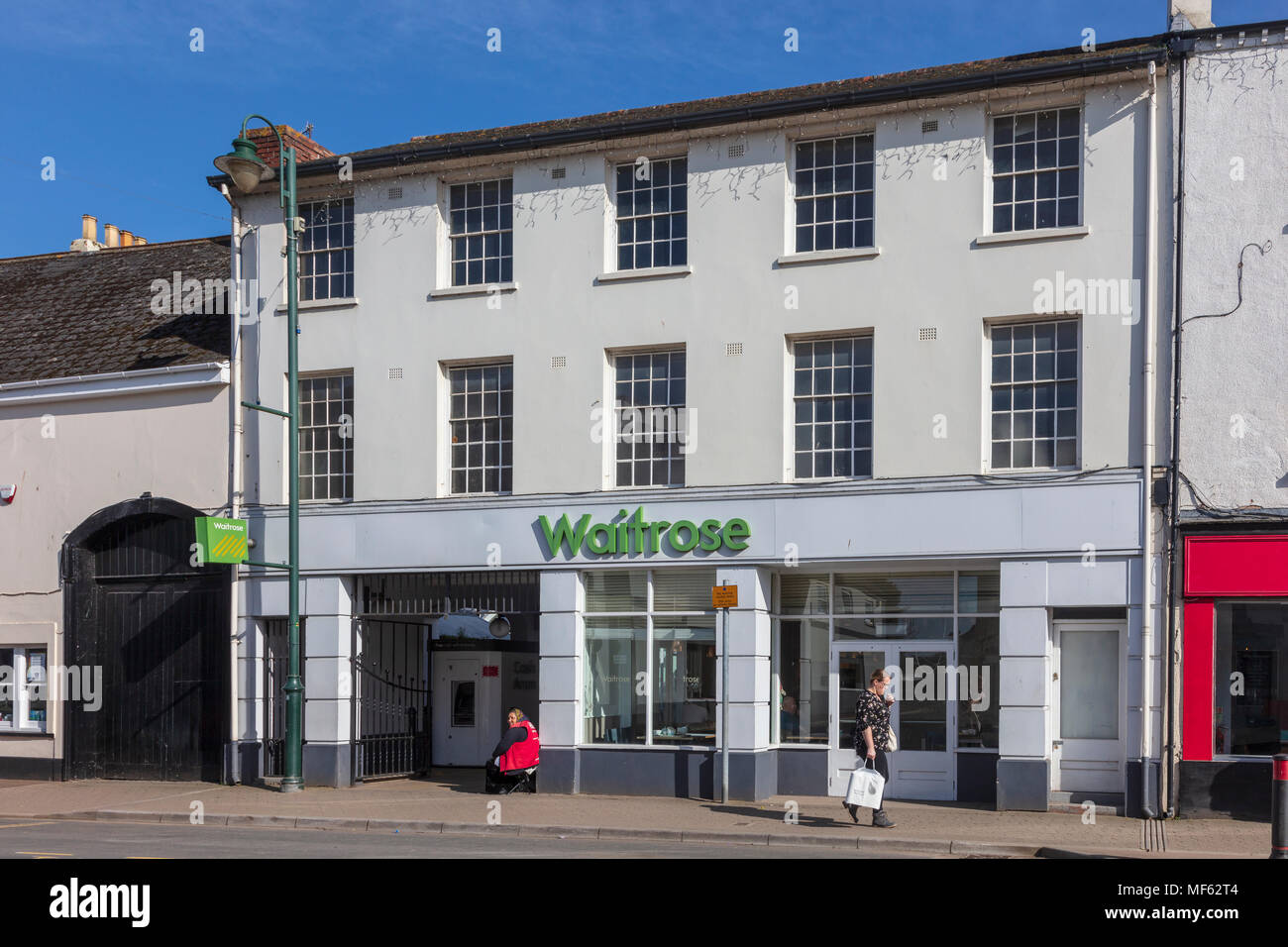 Charity worker uk hi-res stock photography and images - Alamy