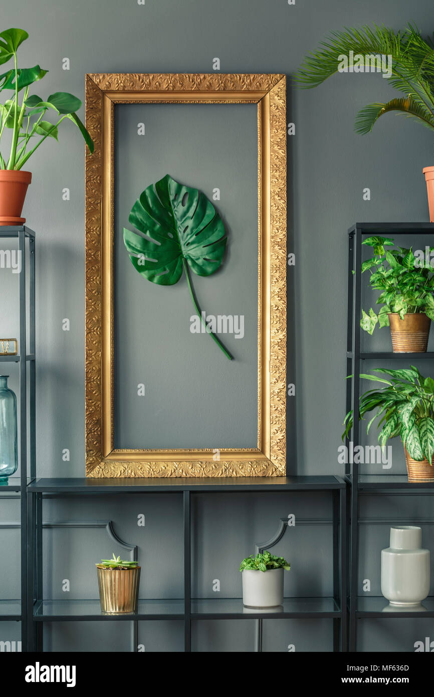 Metal leaf rack hi-res stock photography and images - Alamy