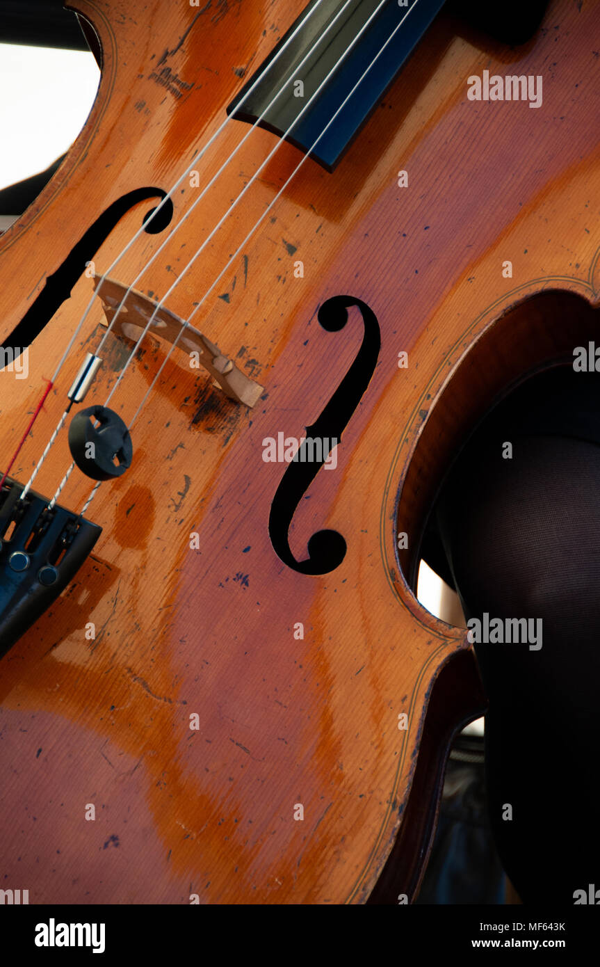 String section of the orchestra hi-res stock photography and images - Alamy