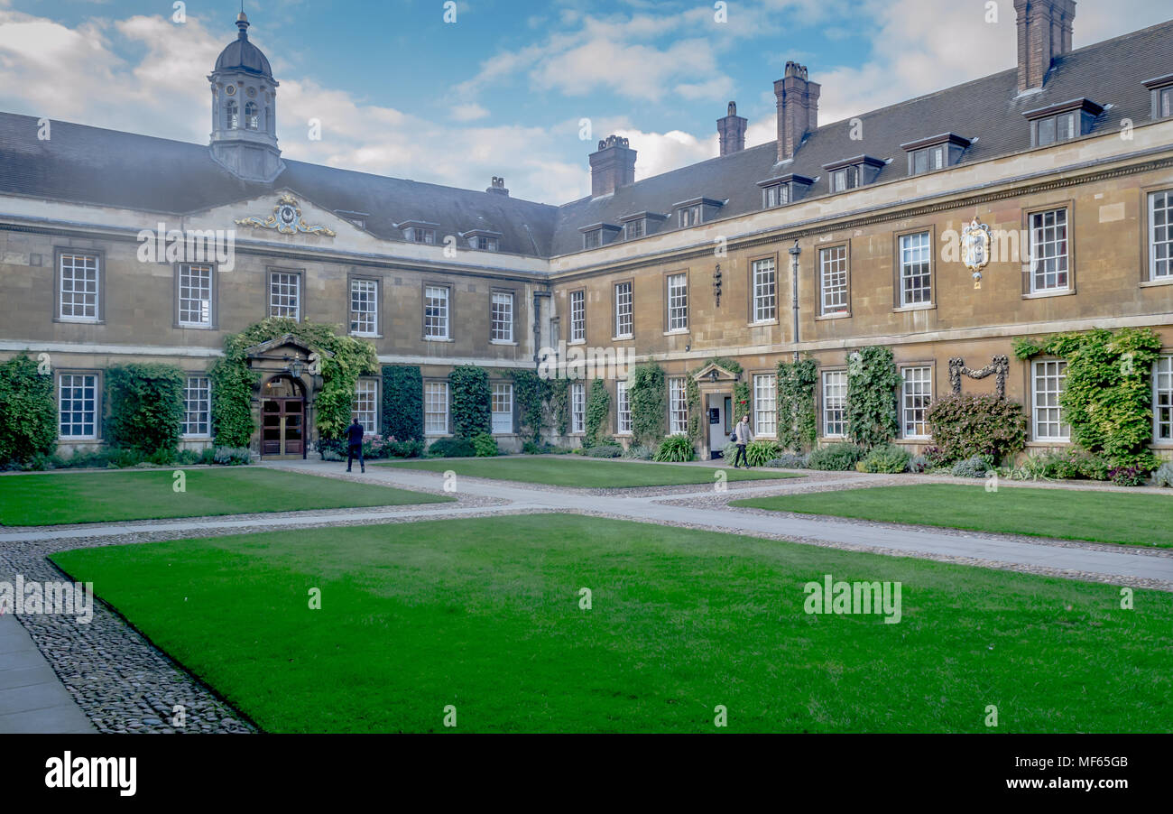 Trinity college courtyard hi-res stock photography and images - Alamy