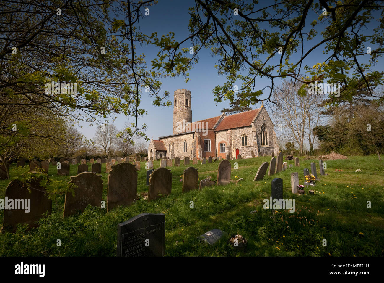 St andrews church mutford hi-res stock photography and images - Alamy