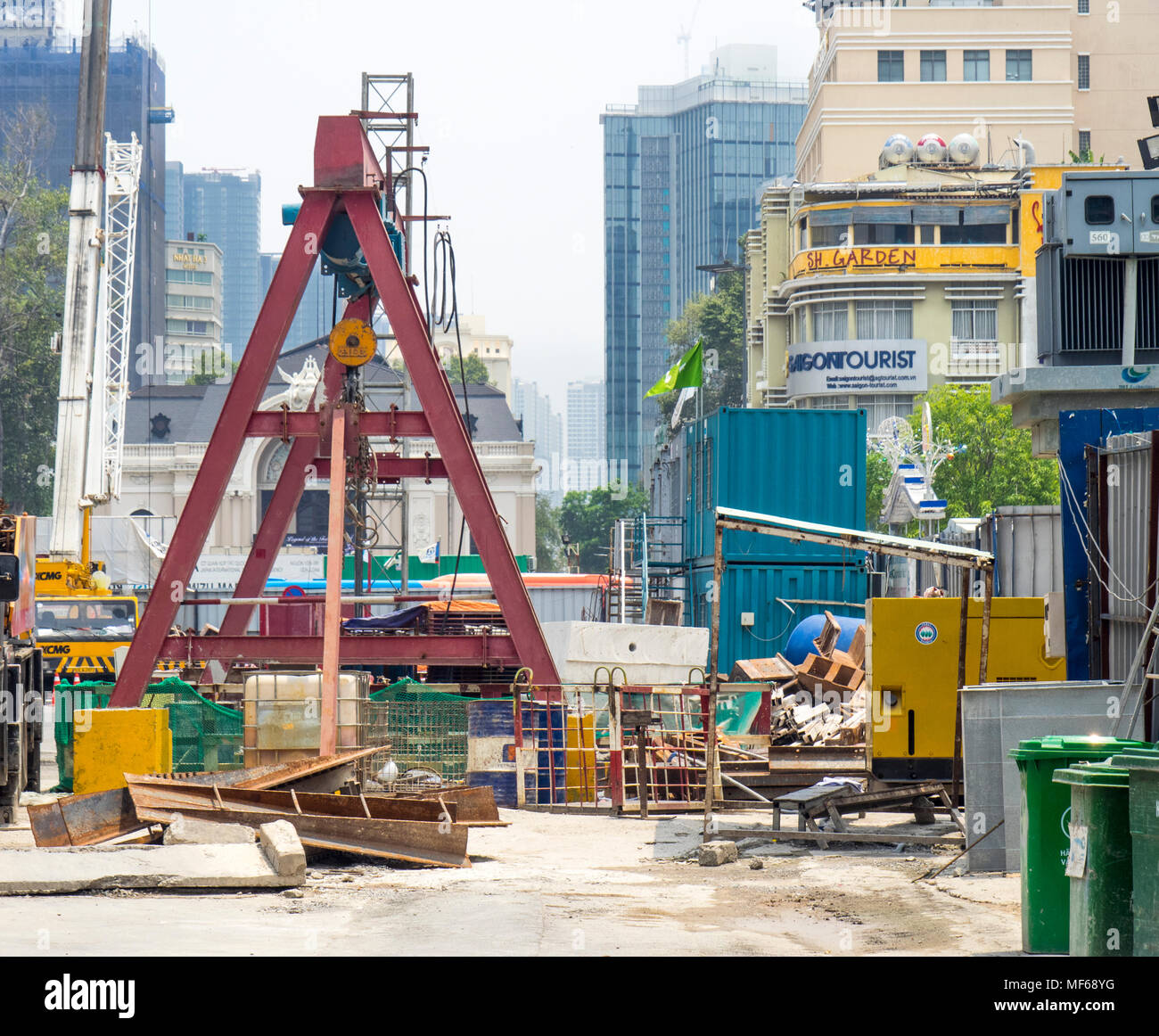 Derrick crane hi-res stock photography and images - Alamy