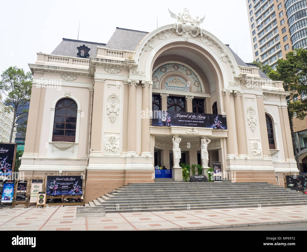 Colonial theatre opera house theater hi-res stock photography and ...
