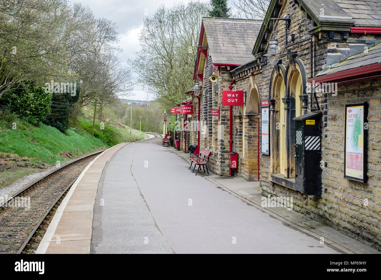 Haworth Train Station on the Keighley Worth Valley Railway line Stock ...
