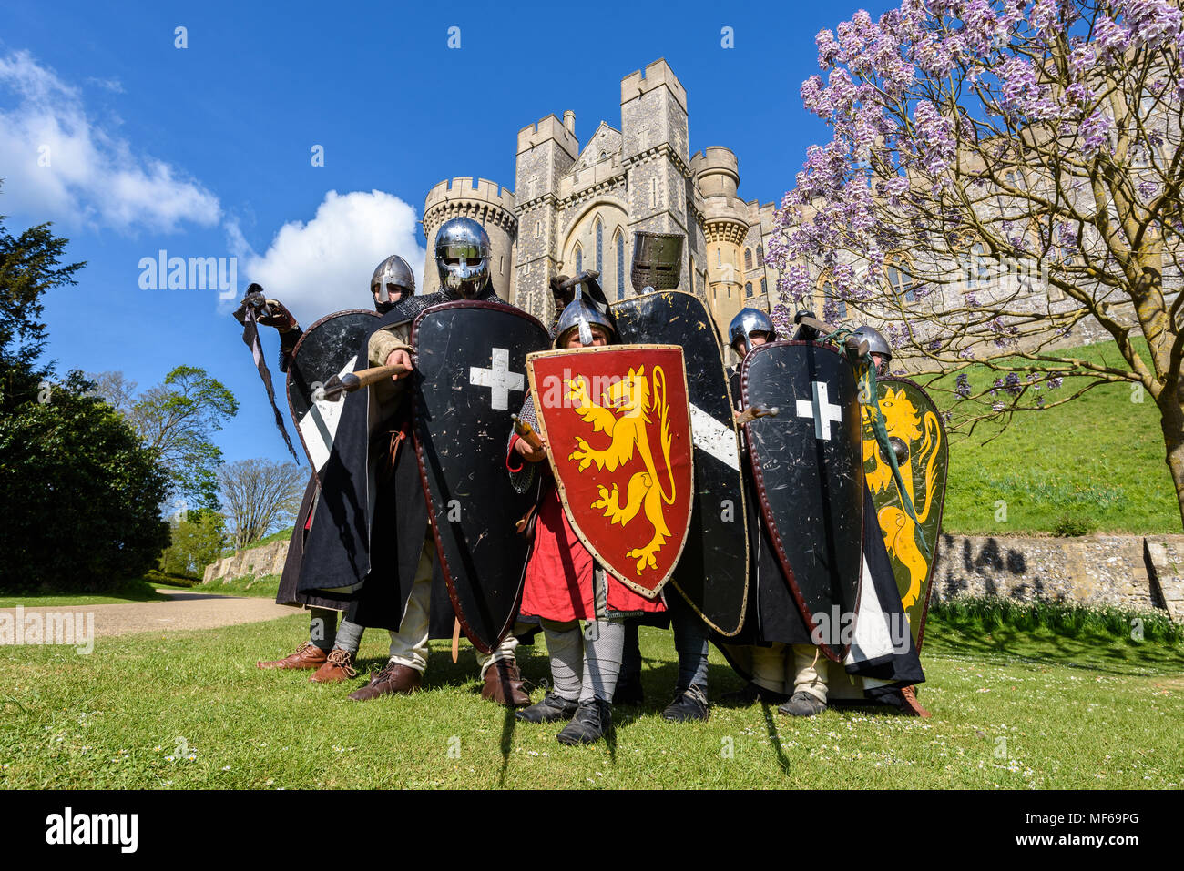 12th century battle reenactment hi-res stock photography and images - Alamy