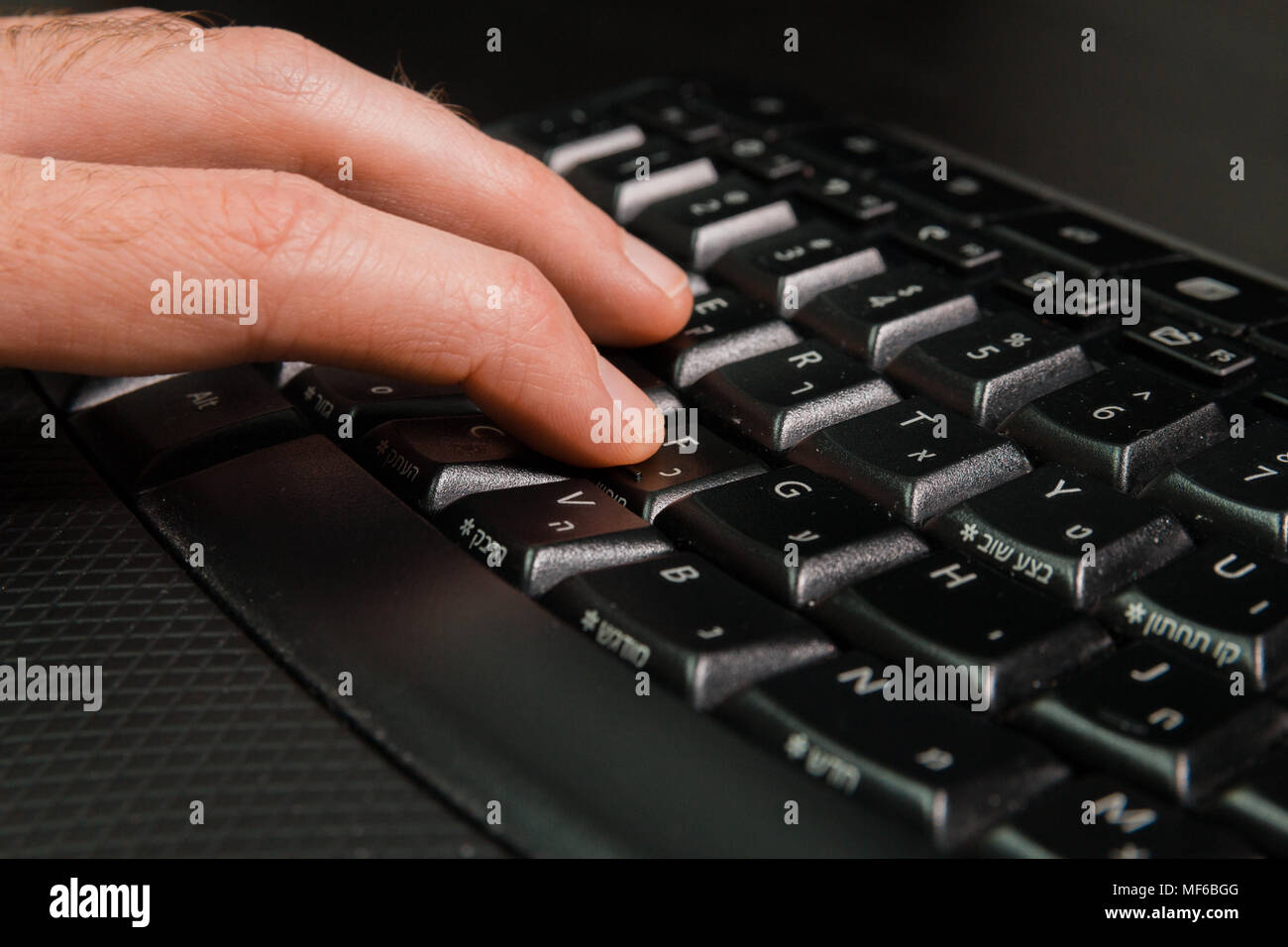 Keyboard letters in hebrew hi-res stock photography and images - Alamy