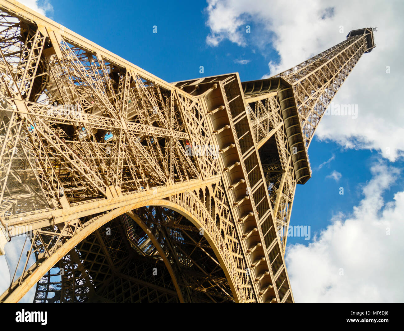 Paris building tower hi-res stock photography and images - Alamy