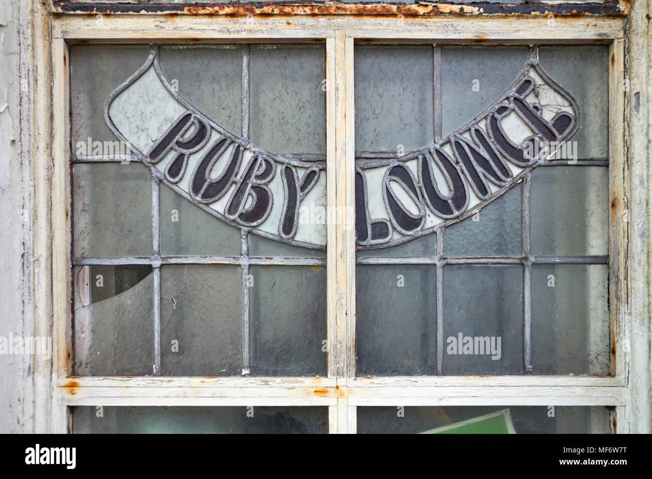 Pub glass window hi-res stock photography and images - Alamy