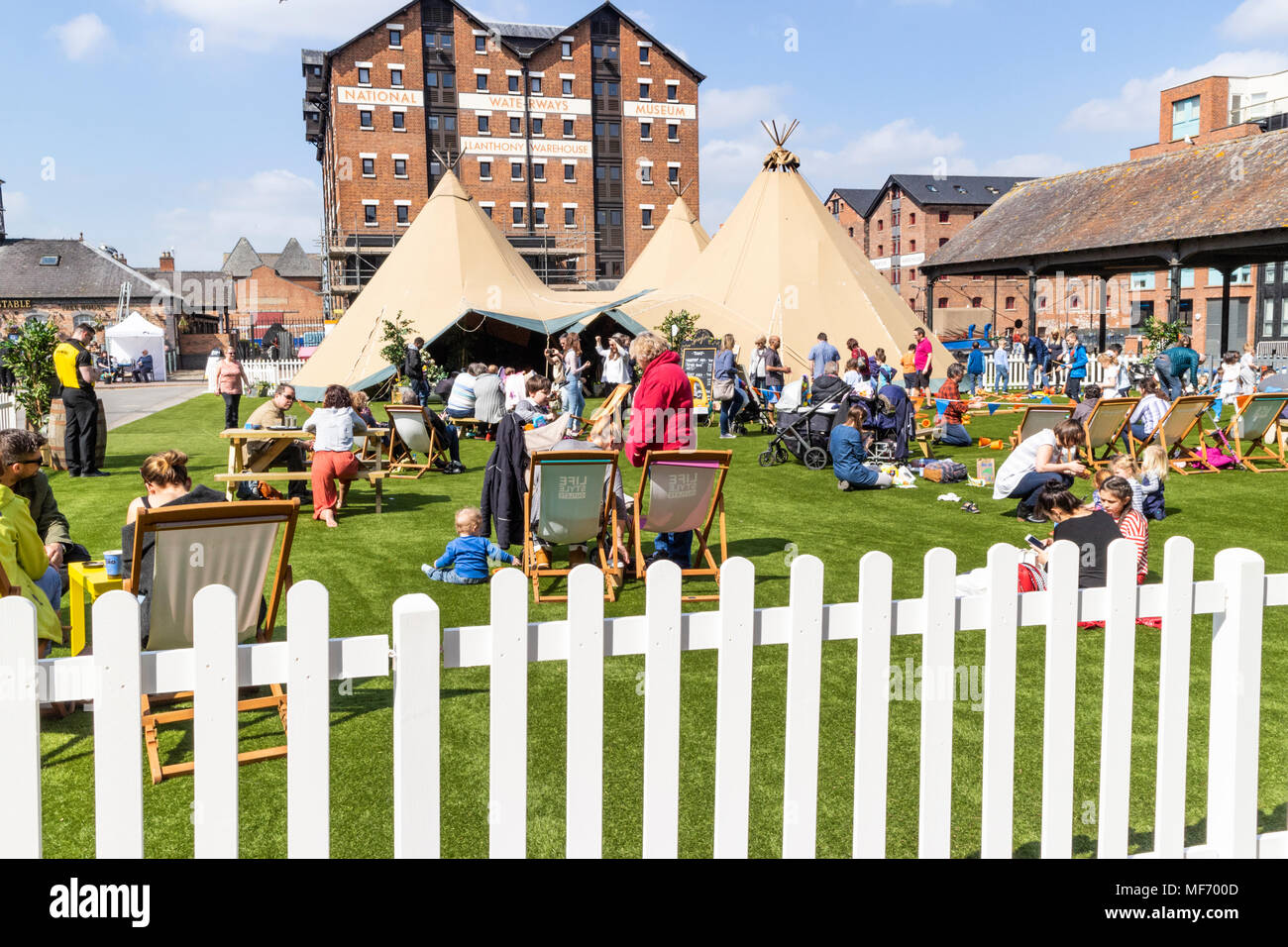 English docks hi-res stock photography and images - Alamy