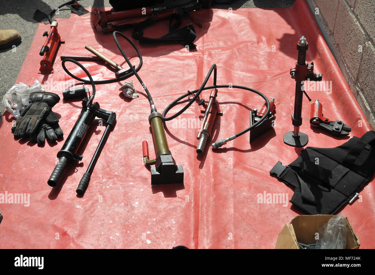 Breaching door hi-res stock photography and images - Alamy