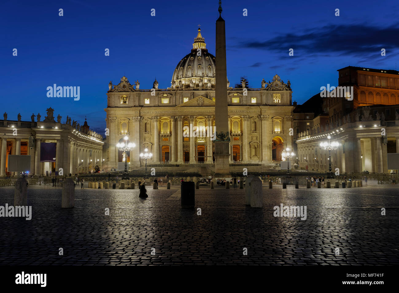 Vatican City, Rome Italy Piazza San Pietro night view. St. Peter’s ...