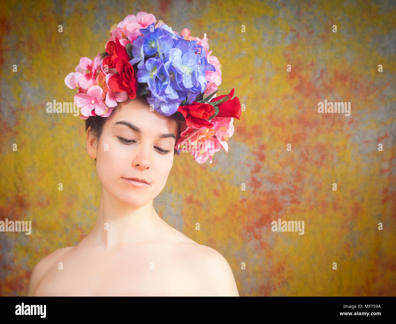 Frida kahlo portrait flowers hi-res stock photography and images - Alamy