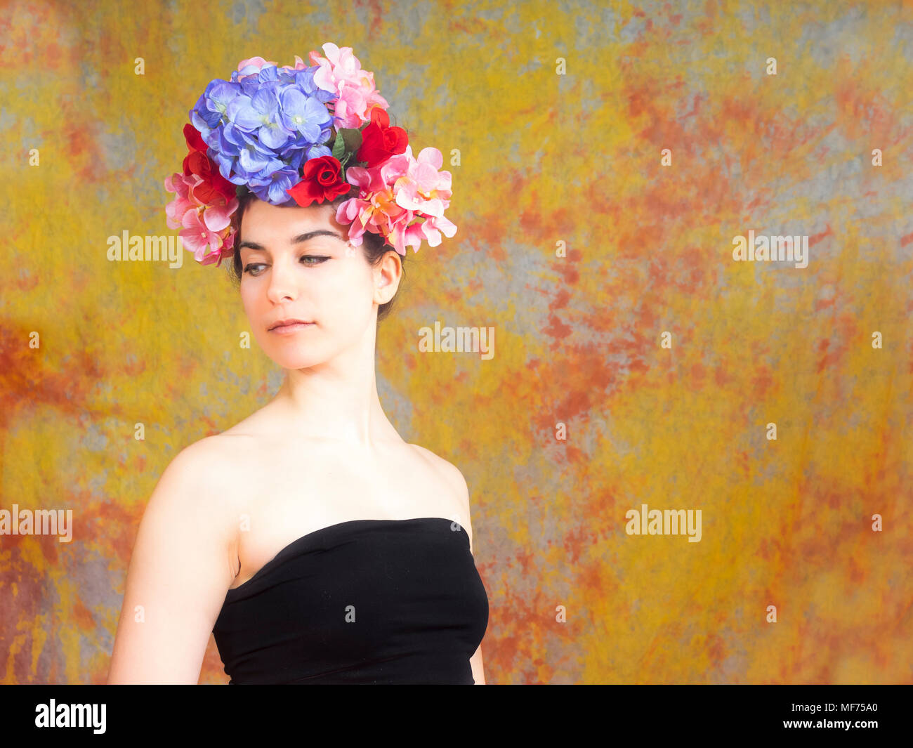 Frida kahlo portrait flowers hi-res stock photography and images - Alamy