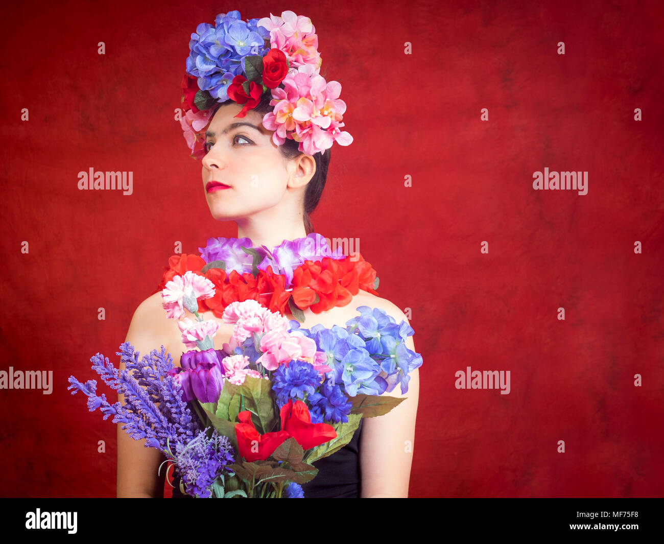 Frida kahlo portrait flowers hi-res stock photography and images - Alamy