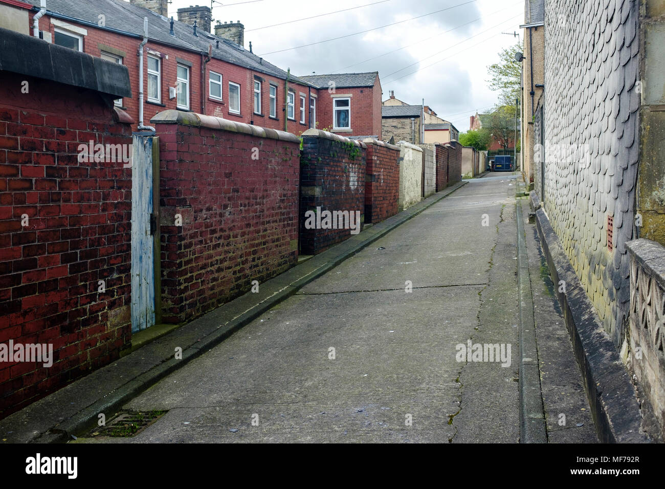 Dirty back alley market in hi-res stock photography and images - Alamy