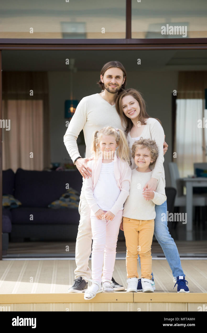 Children with camera hi-res stock photography and images - Alamy