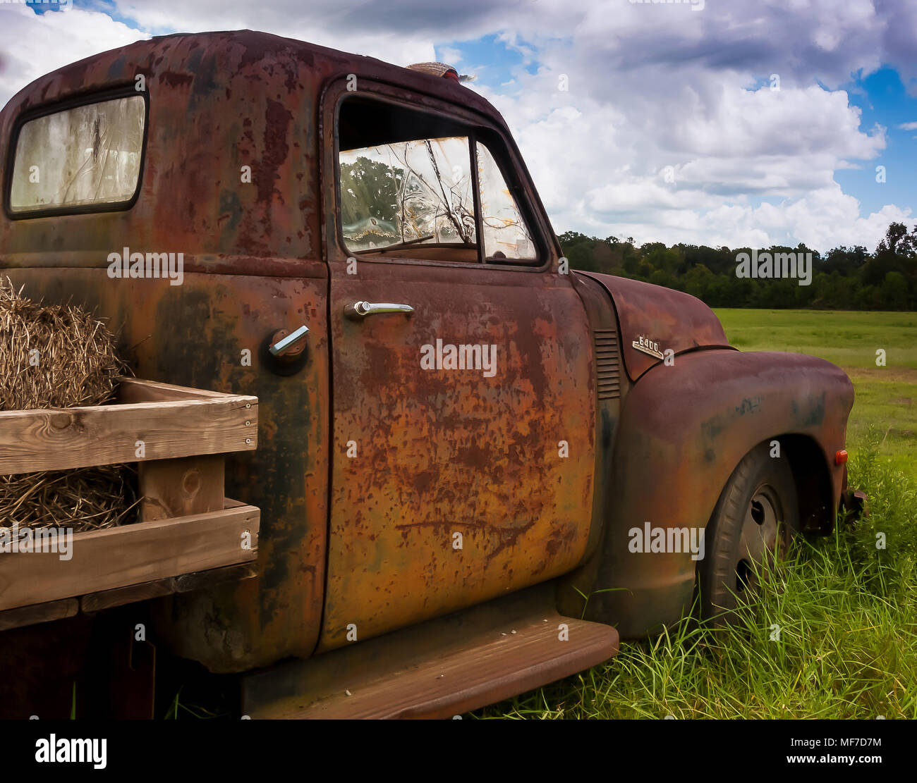 OLD RUSTY TRUCK Stock Photo - Alamy