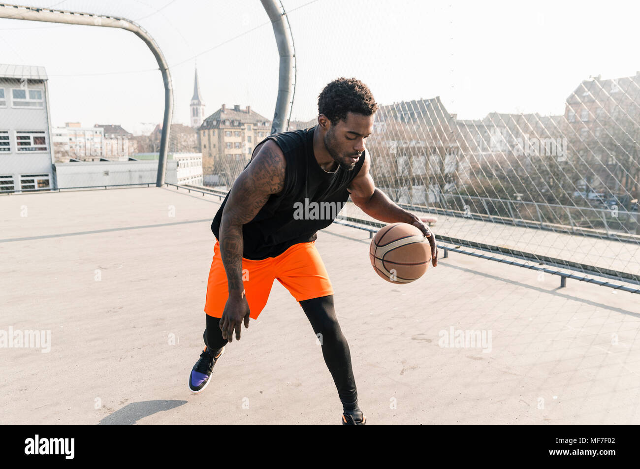 Basketball in action hi-res stock photography and images - Alamy