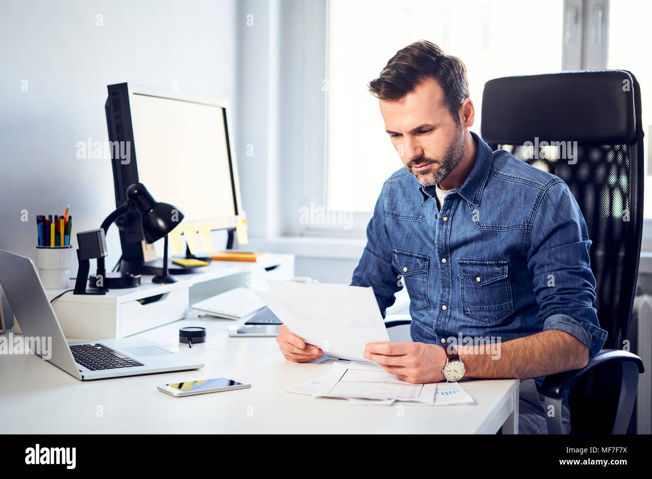 Reading desk hi-res stock photography and images - Alamy